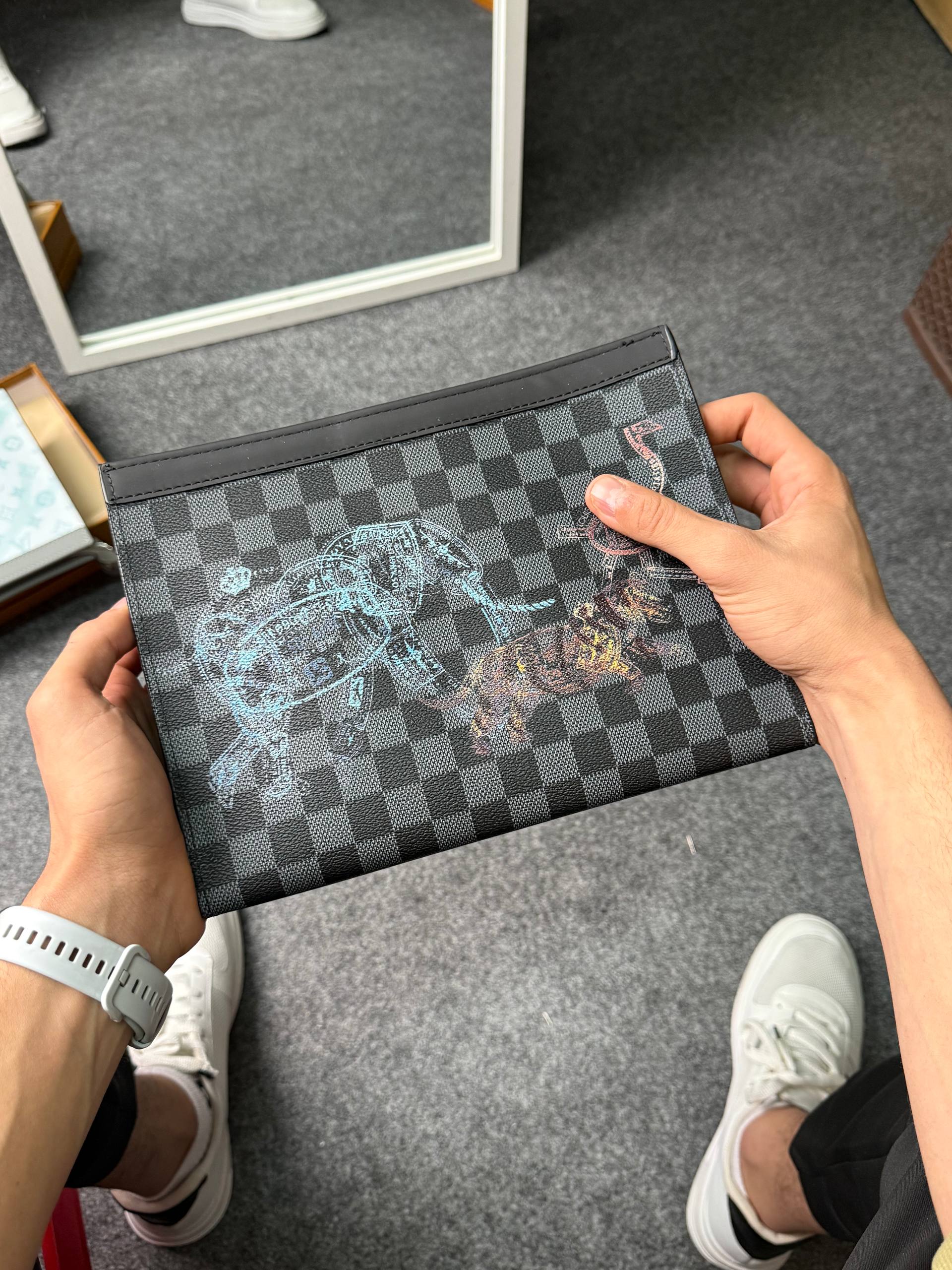 LV Clutch V8 – RO’YA - رؤيـــا